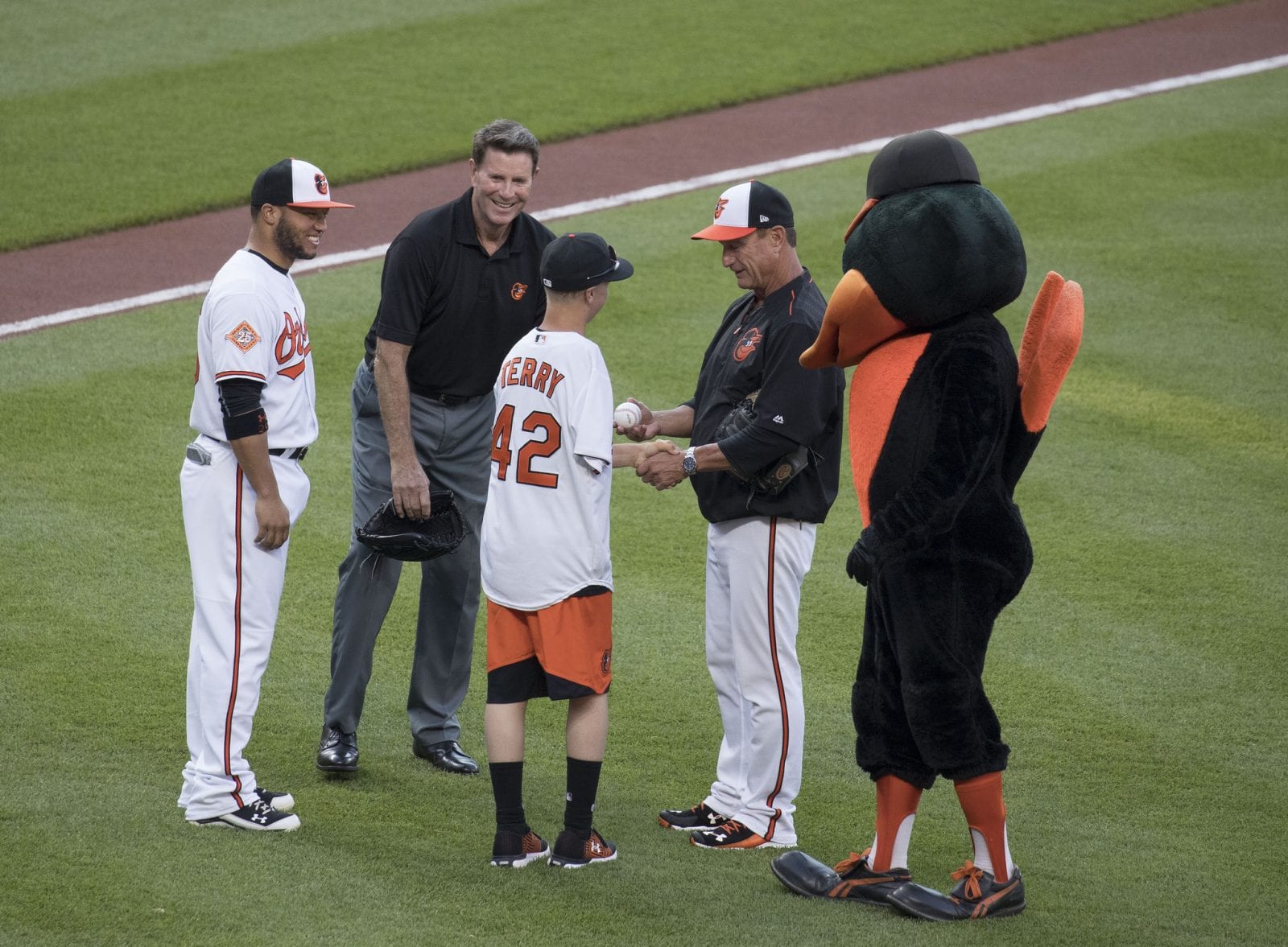 One-Armed Middle School Catcher Inspires Major League Baseball Teams ...