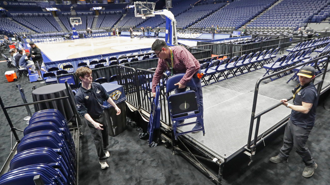 NBA, NHL players/owners cover wages for arena workers amid suspension