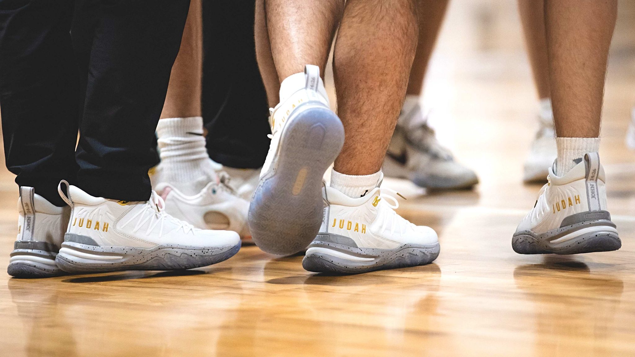 Jonathan Isaac gives shoes to high school team honoring Christ